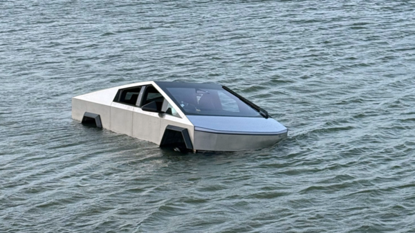 A Texas driver just learned the hard way that wade mode does not mean ...