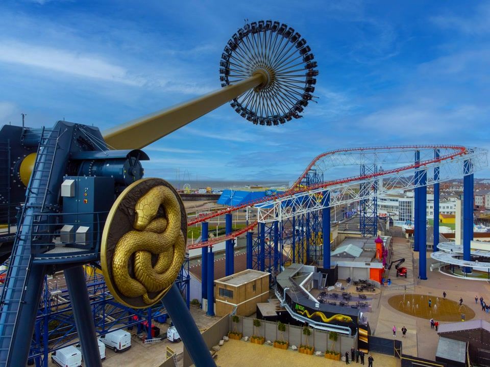 Aviktas opens as UK.'s tallest gyro swing
