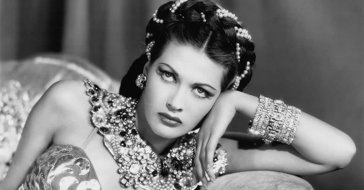 Yvonne De Carlo brought glamor to The Munsters—but it was her life ...
