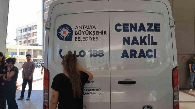 Evinde ölü olarak bulunan 7 aylık hamile hemşire için gözyaşları sel oldu