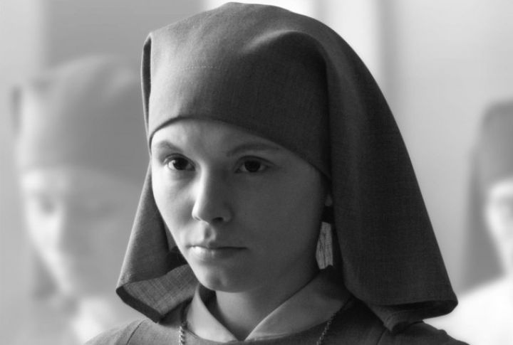 10 iconic modern movies proving black and white still shines