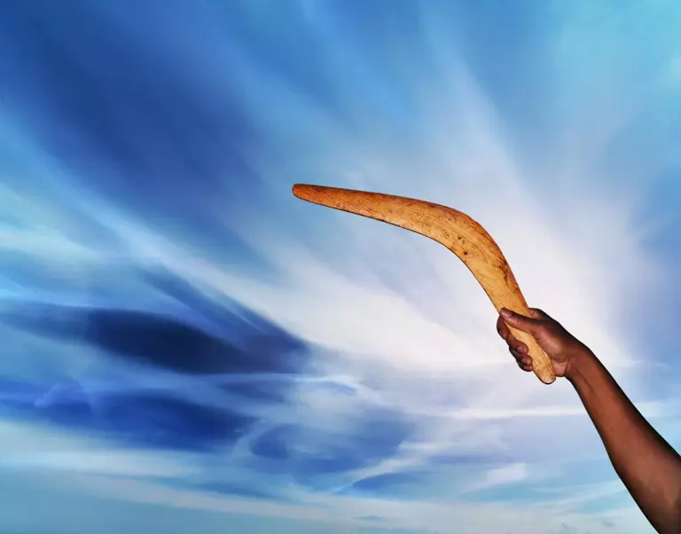 Le plus ancien boomerang d’Europe retrouvé dans une grotte polonaise