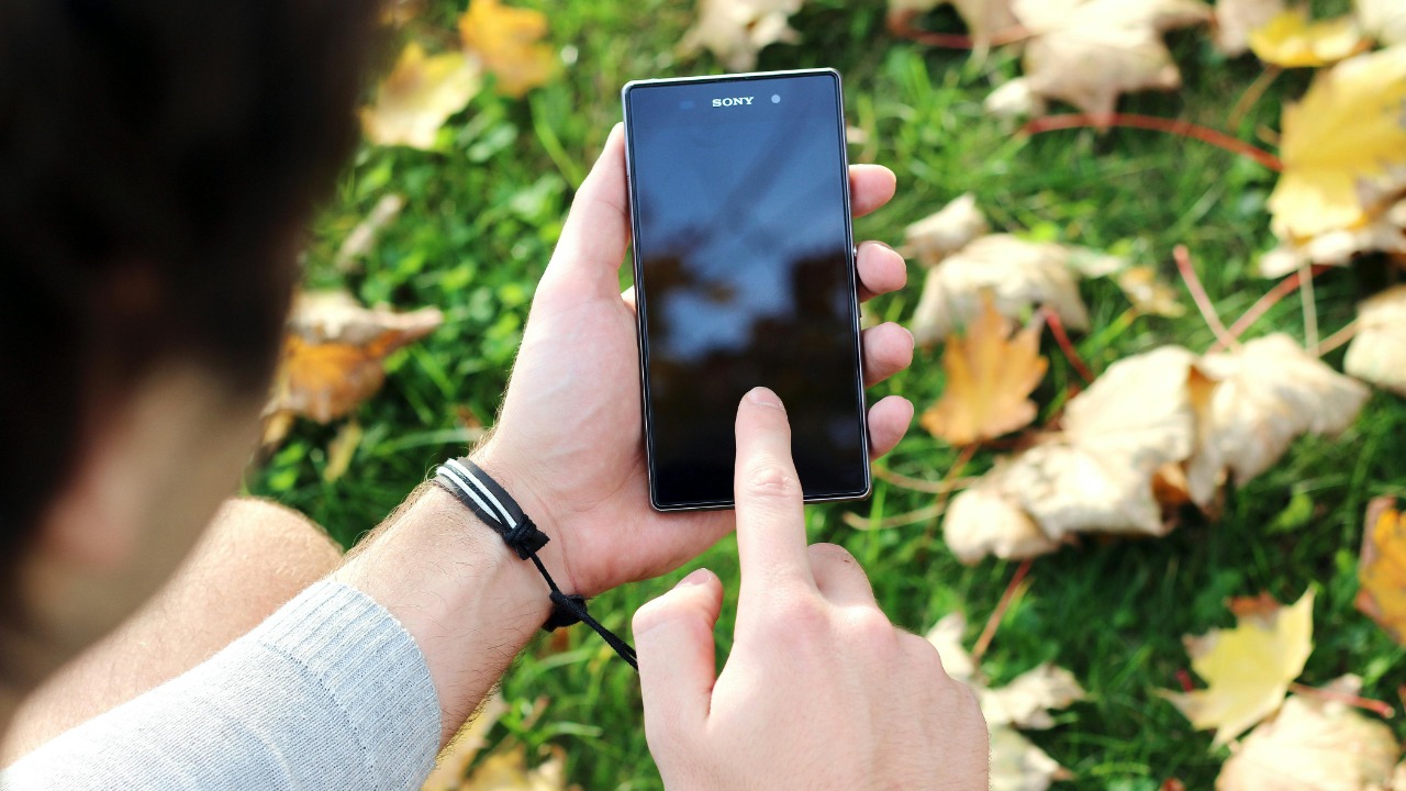 The NSA still warns every smartphone user to disable one default ...