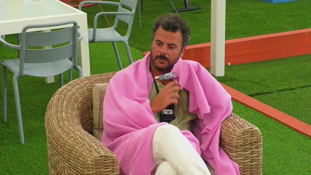 João Ricardo e Sara em picardia: «Não falas comigo porque eu não sou ...