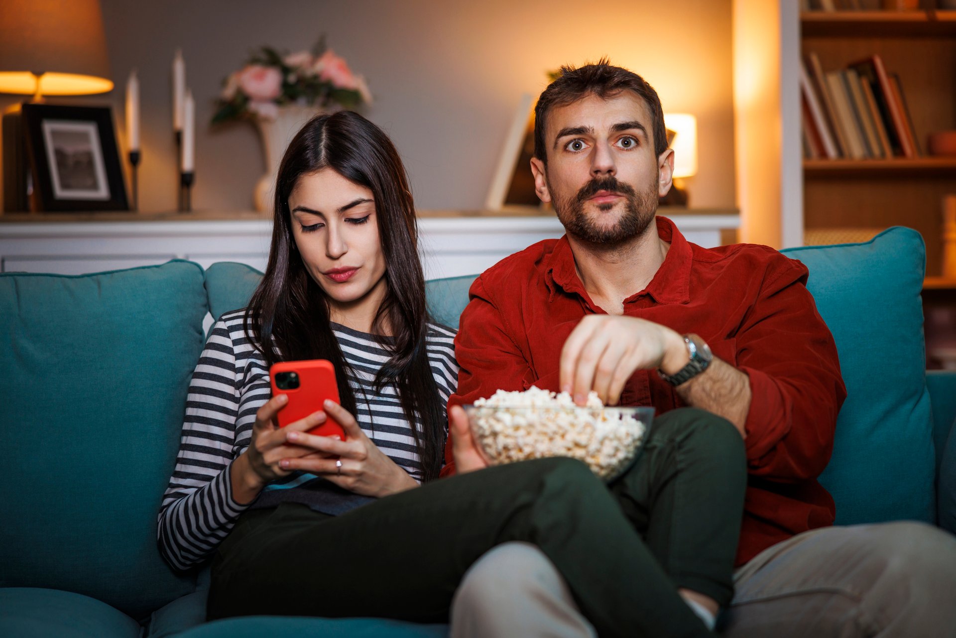 Binge-Watching deluxe: Mit diesem Gadget wird euer Sofa zur Snack-Oase