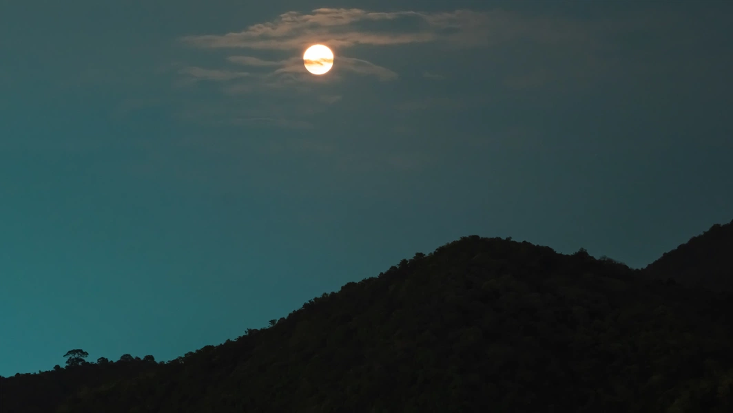 Astrologers outline post-blue moon shifts for key zodiac signs