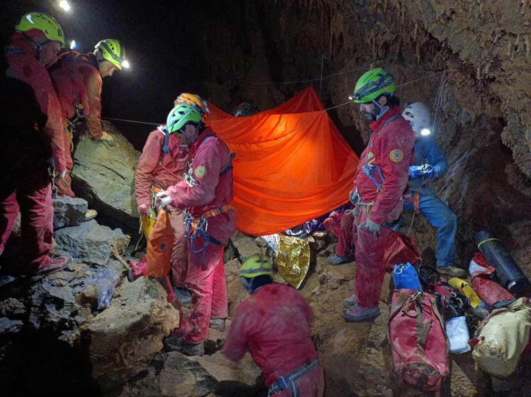 Speleologist trapped in cave rescued after 12 hours