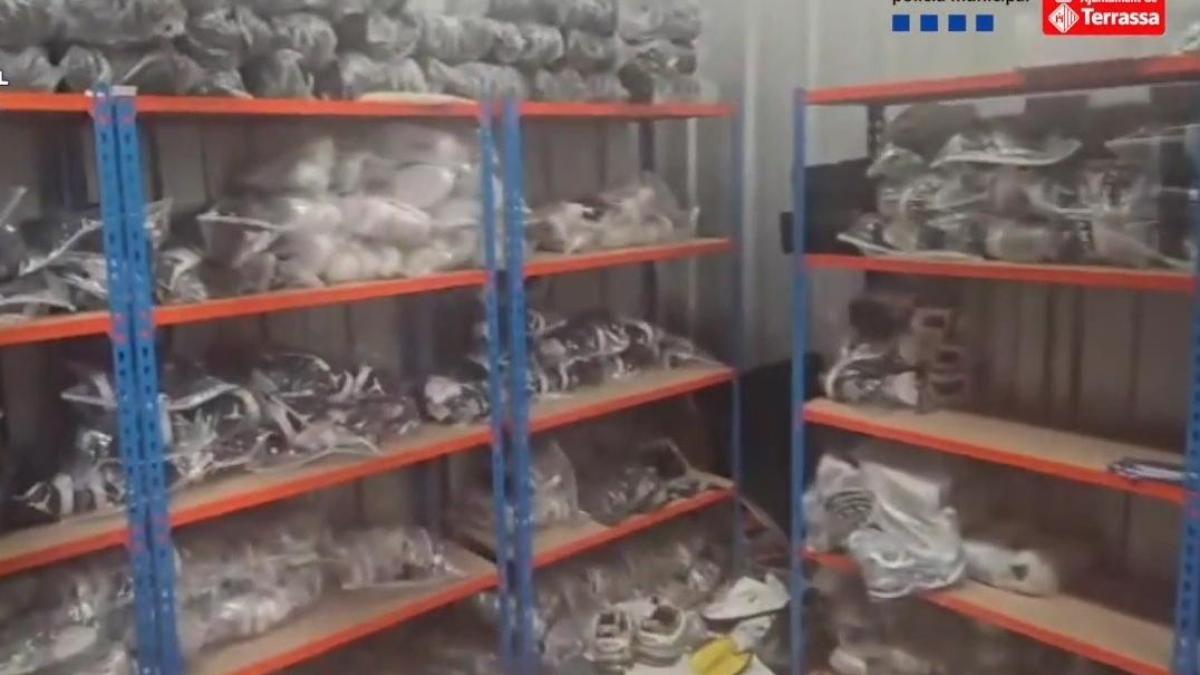 La policía requisa más de dos mil objetos falsificados para el 'top ...