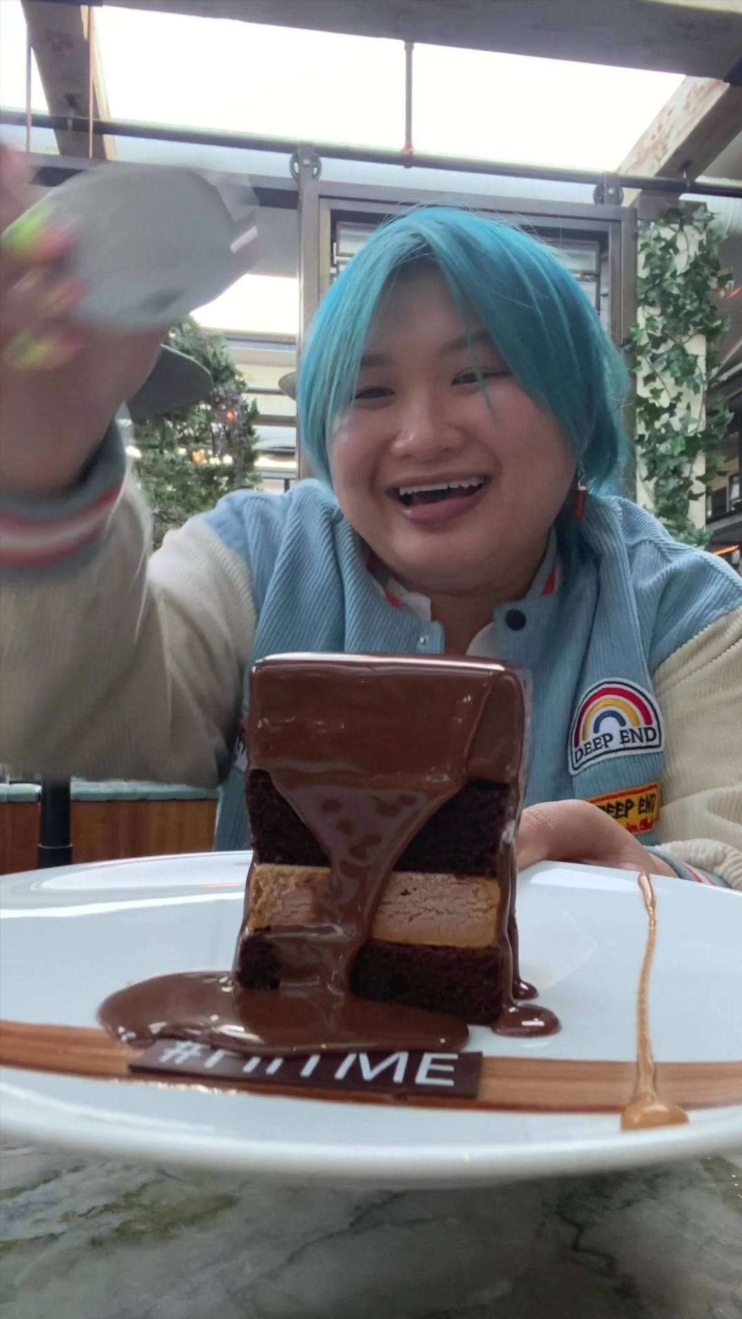 Instructions unclear, tried the $20 Catch LA cake