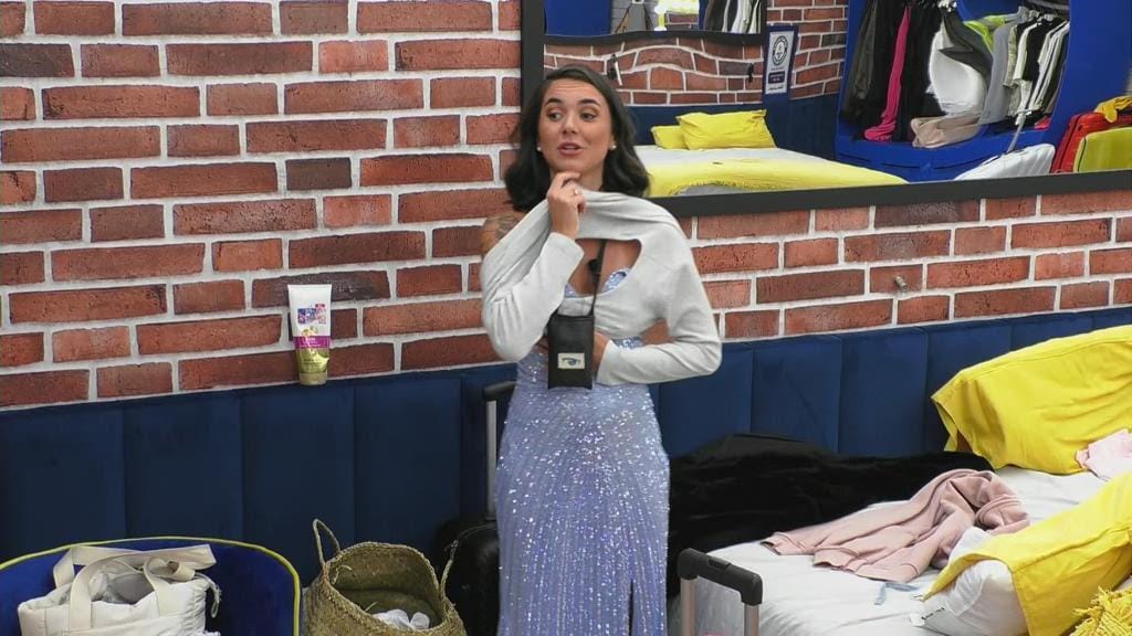 Sara sobe o tom em discussão com o Leandro e diz: «Queres ganhar o ...