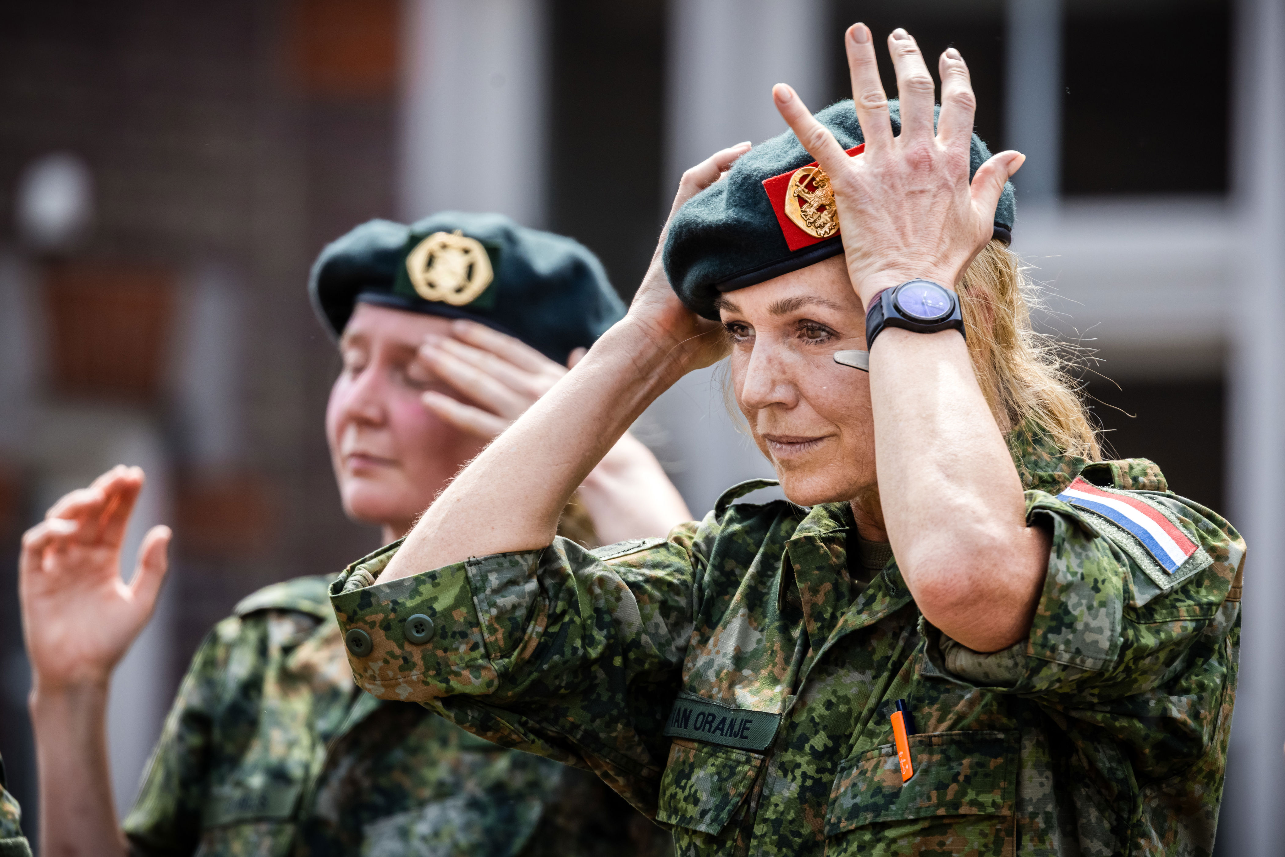 Máxima in camouflage: zó rockt onze koningin haar nieuwe legertenue