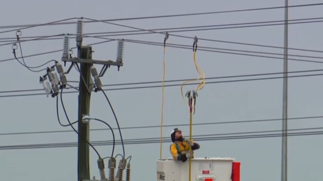 Man electrocuted after lift hits power lines
