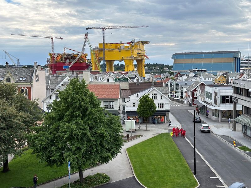 Nearly 8% of Norway oil workers threaten strike from June 5