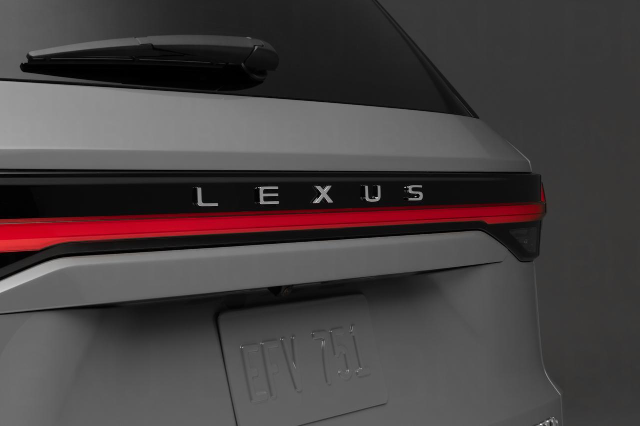 Toyota cancella la Lexus LF-ZC, stop alla berlina elettrica da 1.000 km