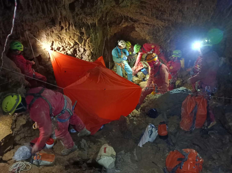 Speleologist trapped in cave rescued after 12 hours