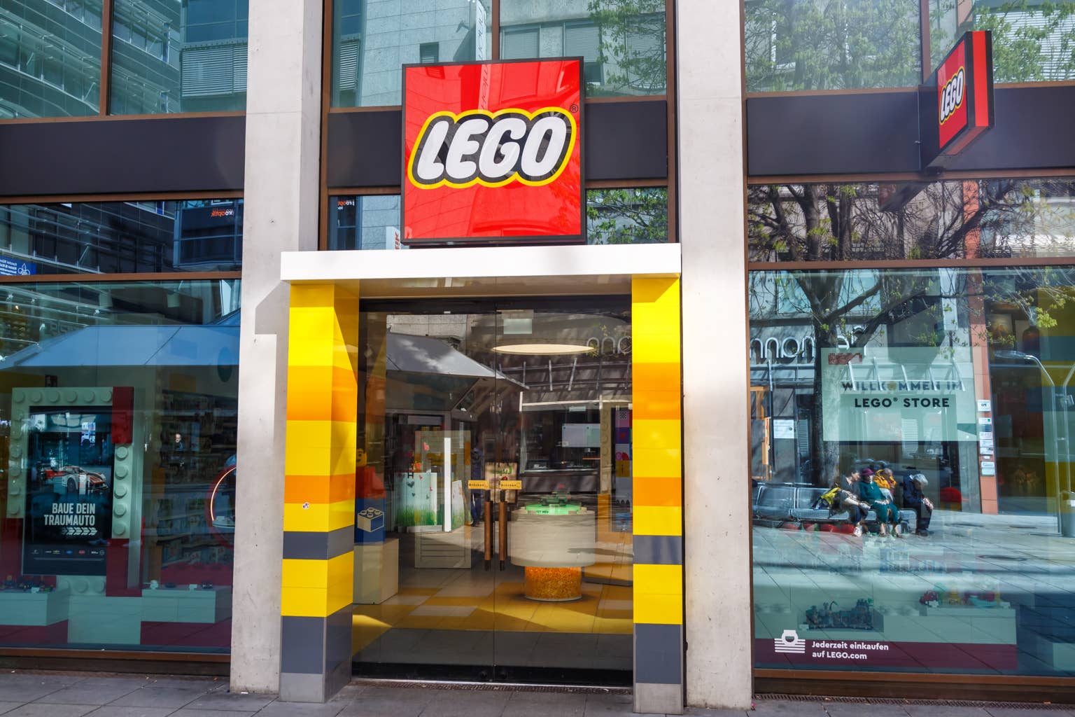 Walmart's playful 475-piece dog Lego set lets pup lovers build 7 ...