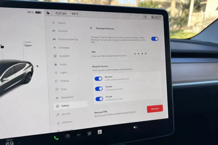 Tesla 2026.20 ude nu: Forældre kan låse browser, theater og arcade