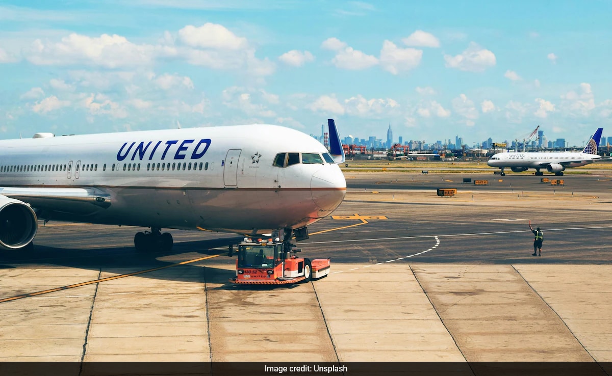 United Airlines flight turns back mid-air after 'bomb' Bluetooth name ...