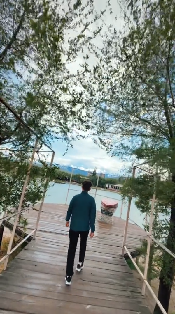 Creative filming ideas: Capturing someone looking at lakes