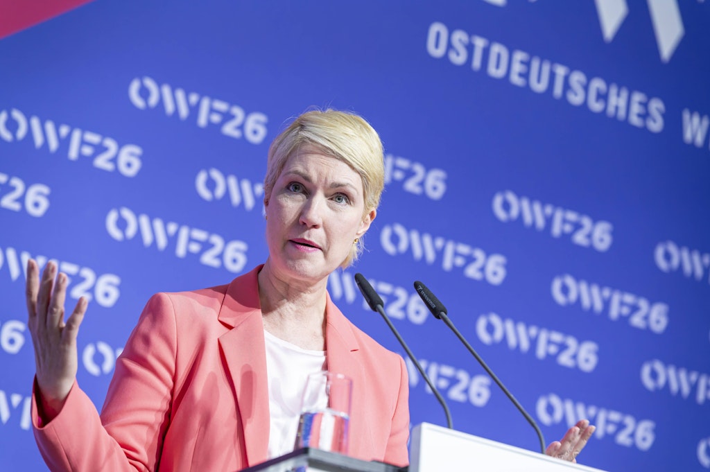 Arbeiten bis zum „Zusammenbruch“? Schwesig erteilt späterer Rente klare ...