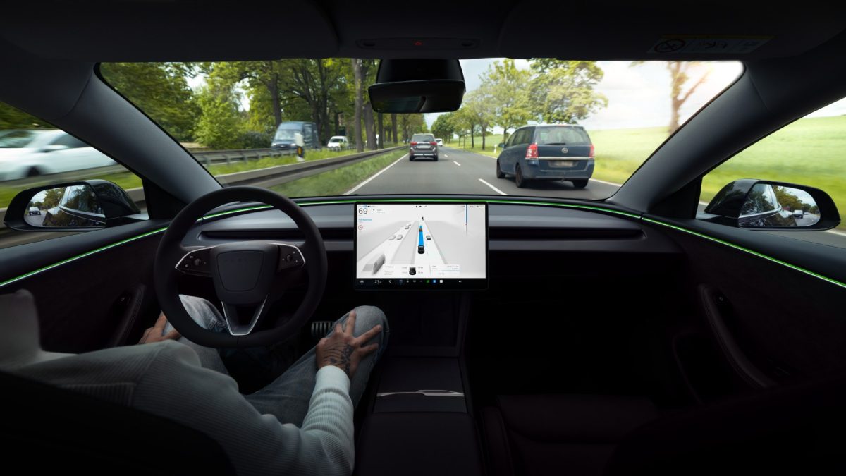 Tesla Full Self-Driving avanza in Europa, l’Estonia dà il via libera