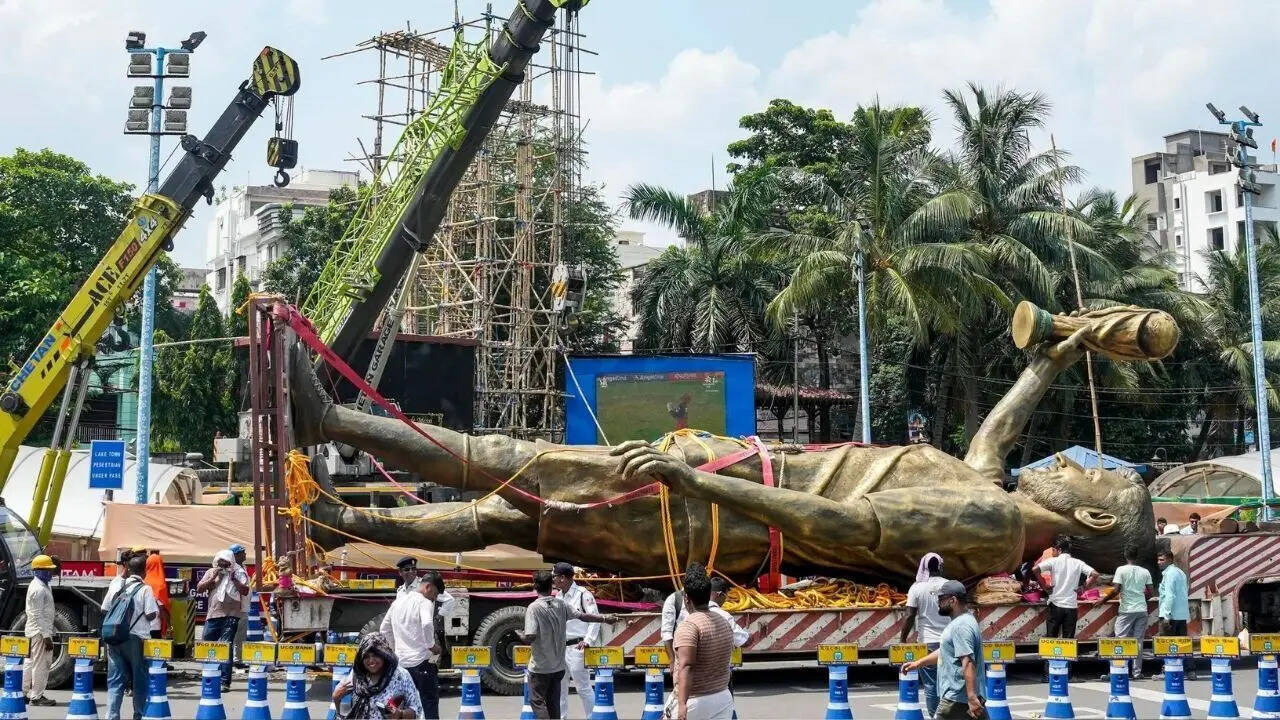 Months after Lionel Messi unveiled it, Kolkata takes down his 70-foot ...