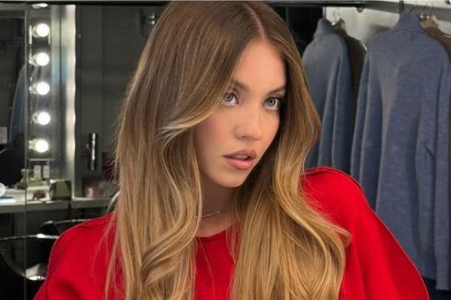 Sydney Sweeney shares daring 'Euphoria' set photos with three-word ...