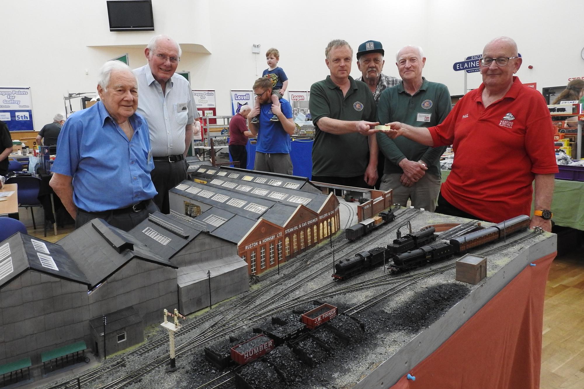 In pictures - Model railway show sees hundreds turn out
