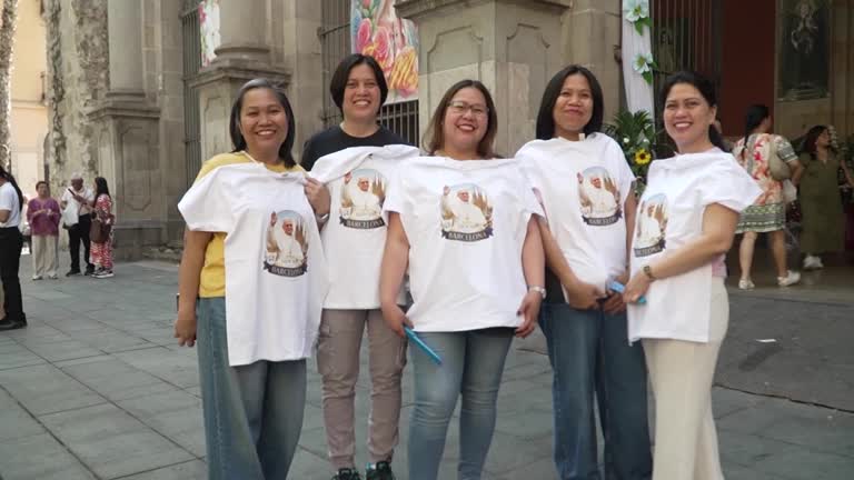 ‘It’s a blessing!’: Faithful in Barcelona await pope’s visit