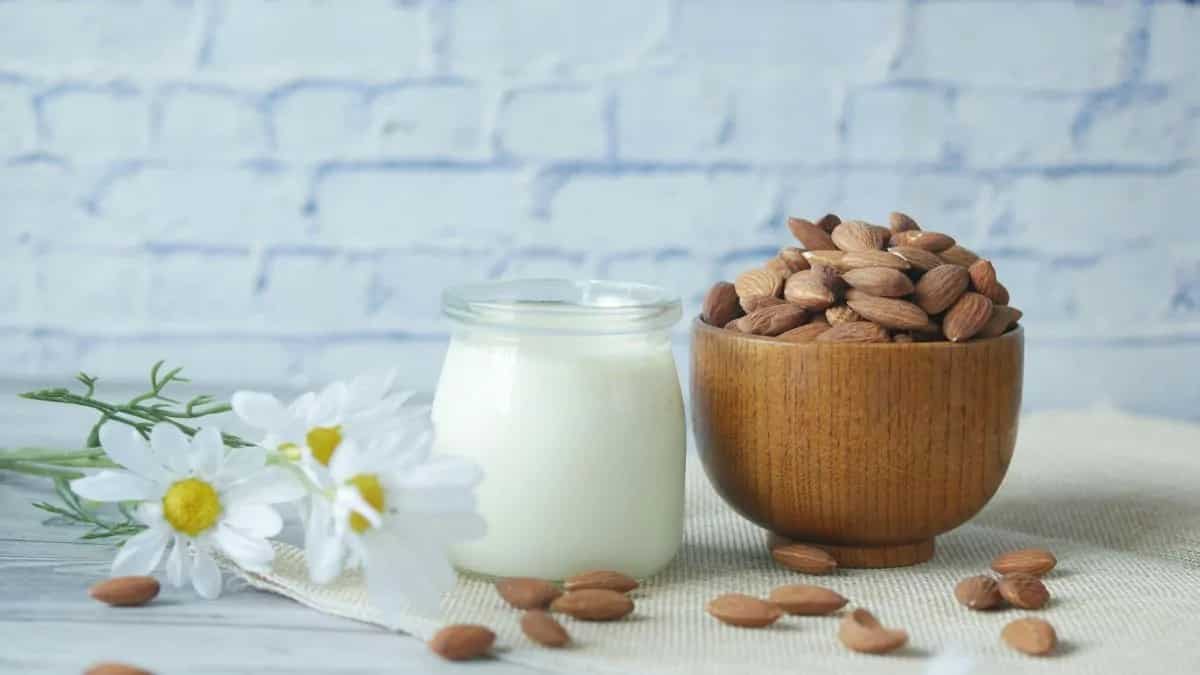 World Milk Day 2026: Blender heater tips to make almond milk