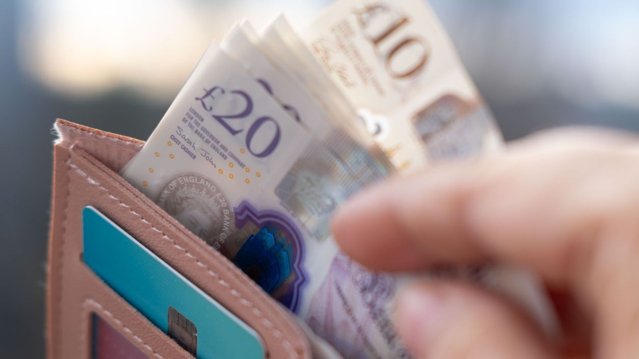 June 2026 payment dates for pension, Universal Credit, and other benefits