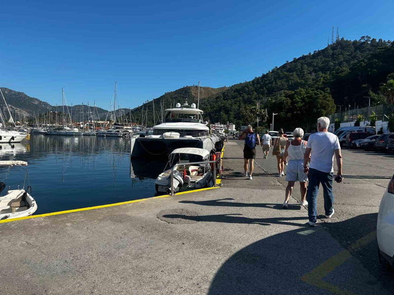 Dev gemi 2 bin500 yolcusu ile Marmaris Limanı’na demirledi