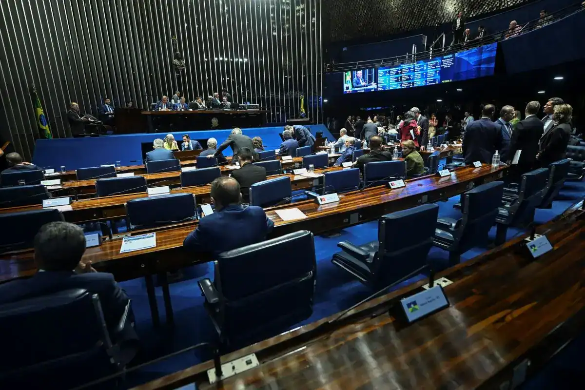 PEC 6×1 passa na Câmara e aguarda análise no Senado