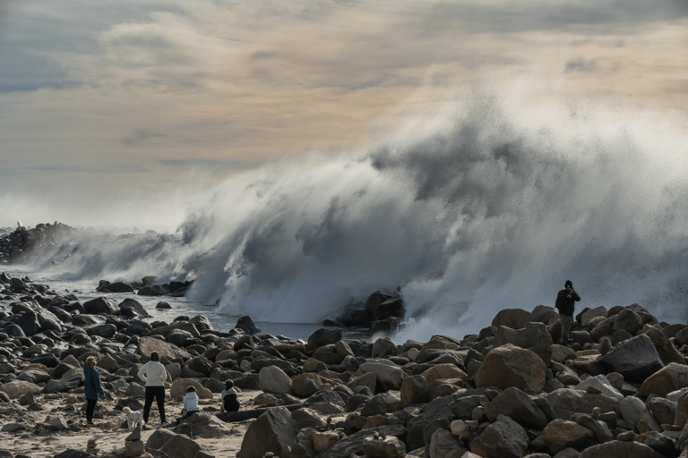 Thousands warned to stay out of water — 'dangerous conditions'