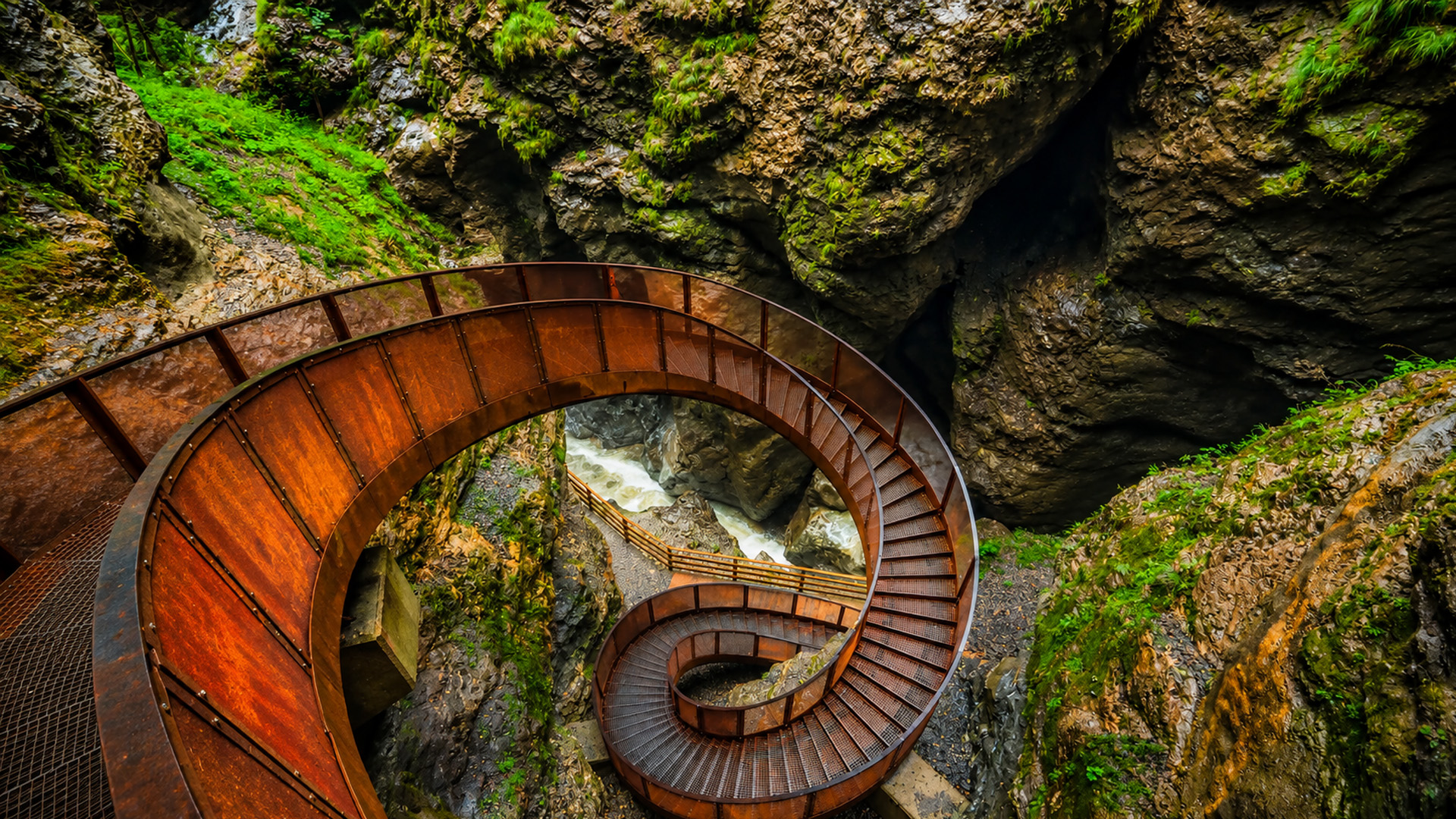 Liechtensteinklamm offre une promenade pittoresque dans une gorge en ...