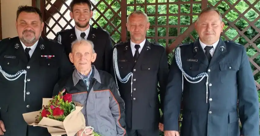 To najstarszy członek OSP Podrzewie! Druh Bronisław obchodził swoje 90 ...
