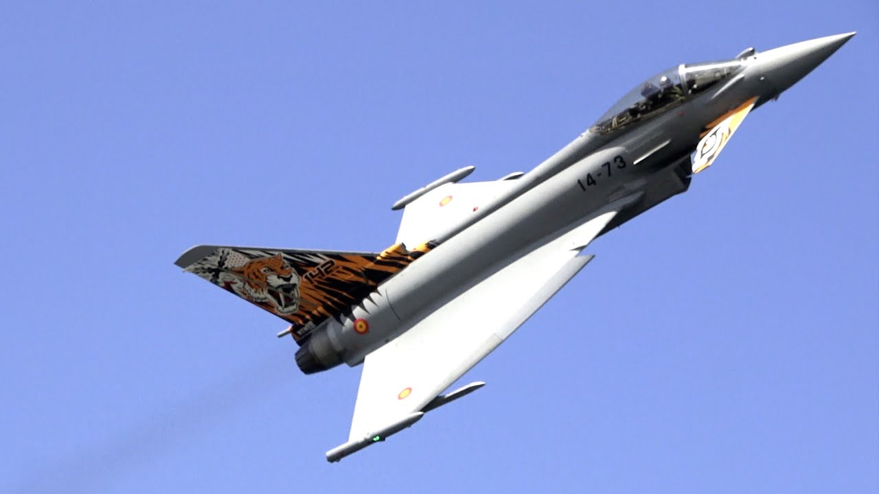 Watch a Eurofighter demo go full power - then the crowd gets the shockwave