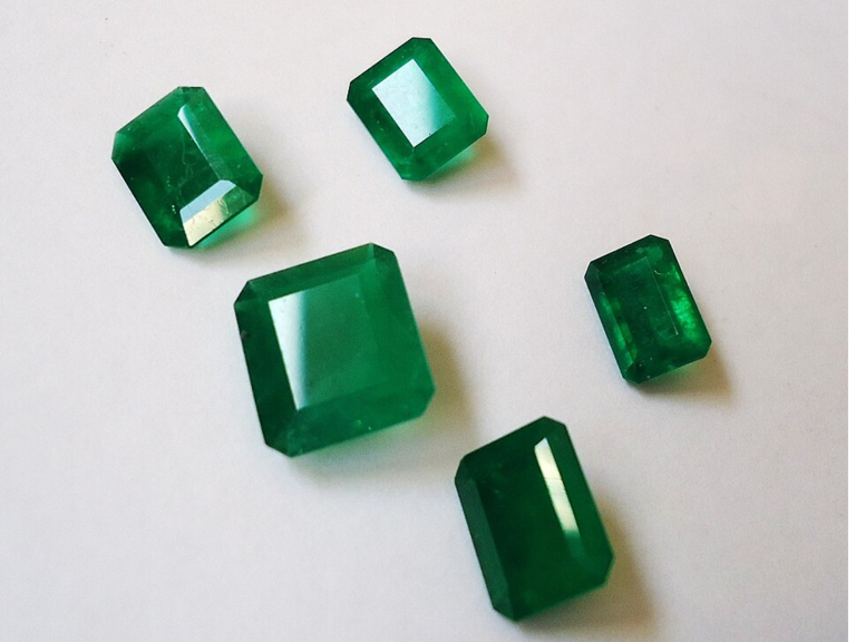 Colombian emeralds found in ancient Panama burials reveal vast pre ...
