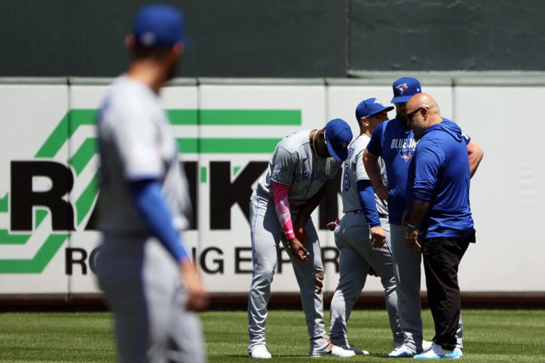 Sánchez struck by ball in fan miscommunication; Blue Jays manager ...