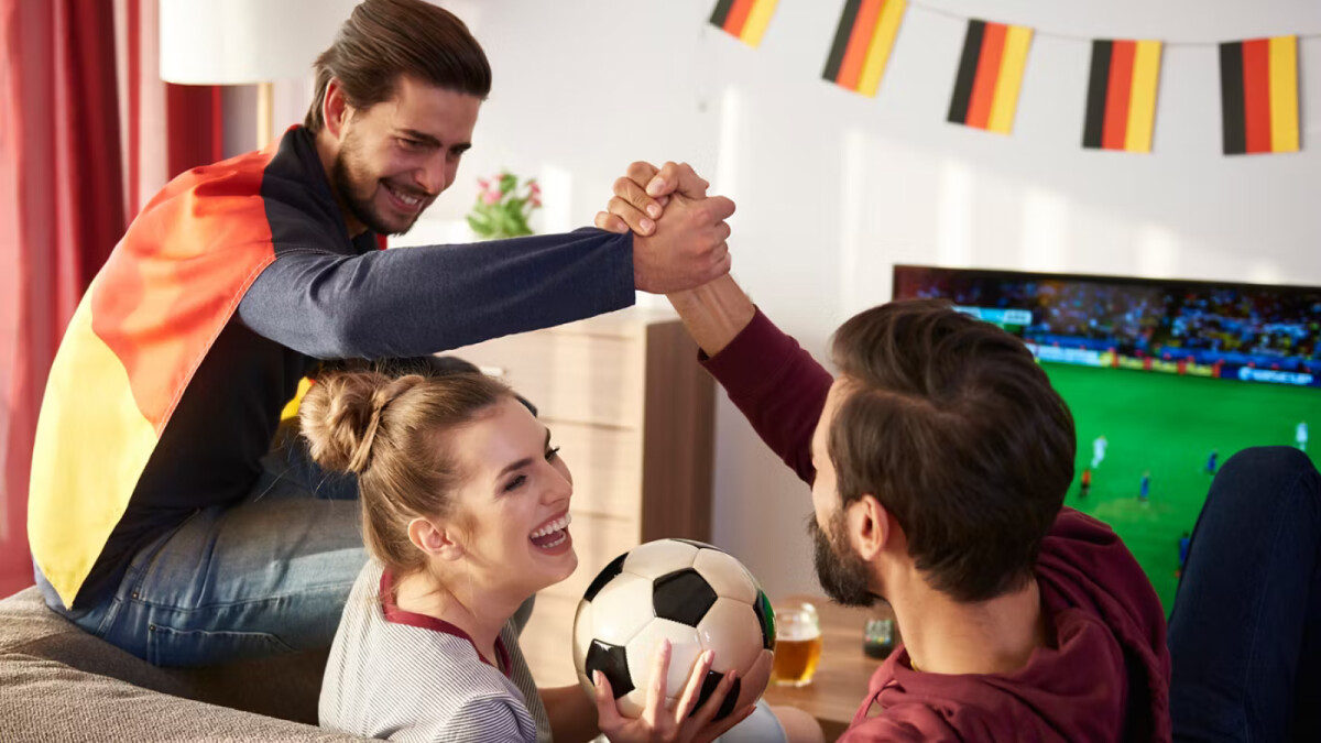 Kein Check24-Trikot ergattert? Aldi bietet Alternative für 8 Euro, hier ...