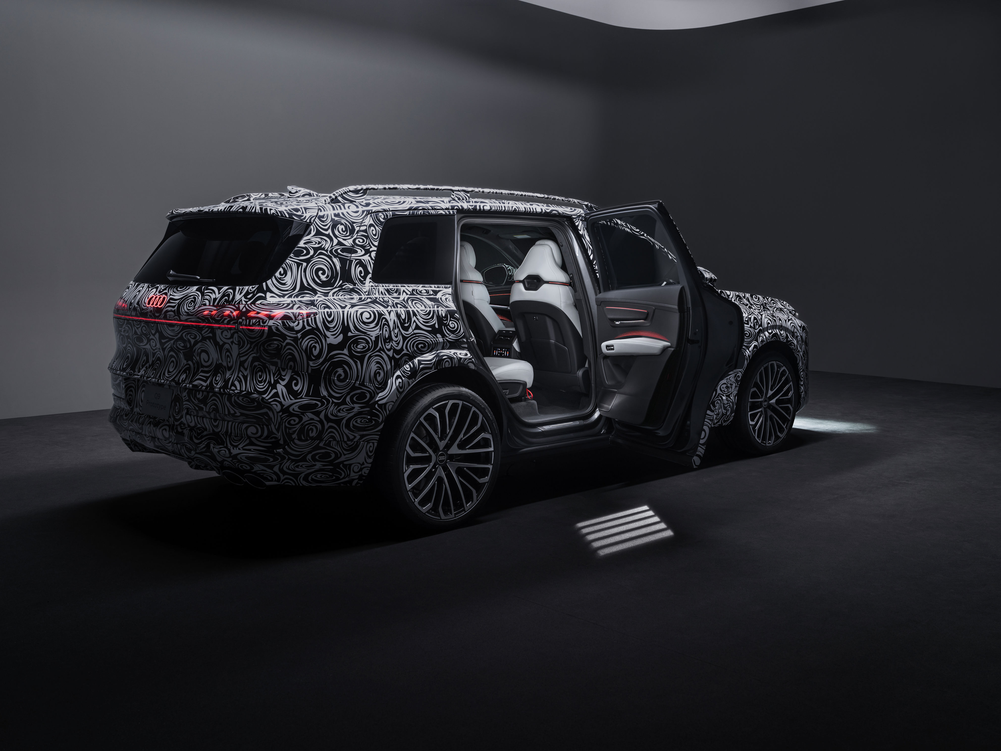 De nieuwe Audi Q9 is geen auto meer, maar een rijdende business class ...