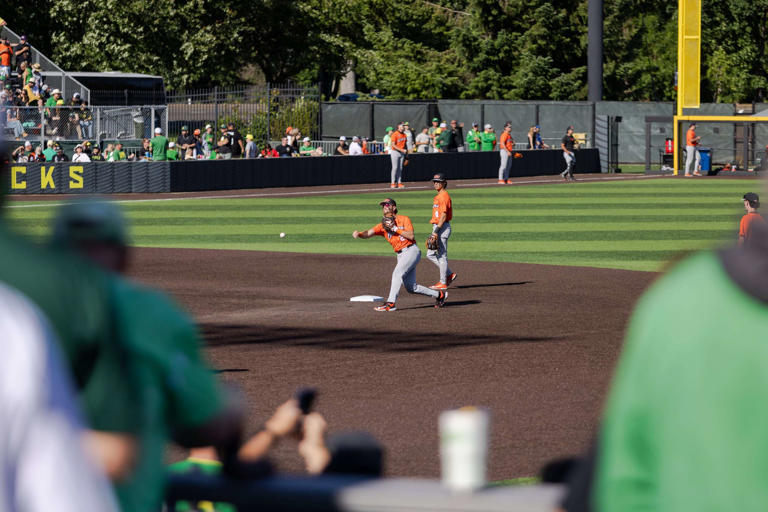 No. 11 Oregon Ducks defeat Oregon State in Eugene regional, face Texas ...