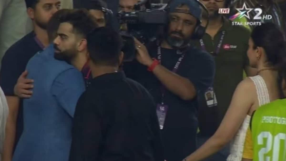 Virat Kohli hugs AB de Villiers while holding Anushka Sharma’s hand ...