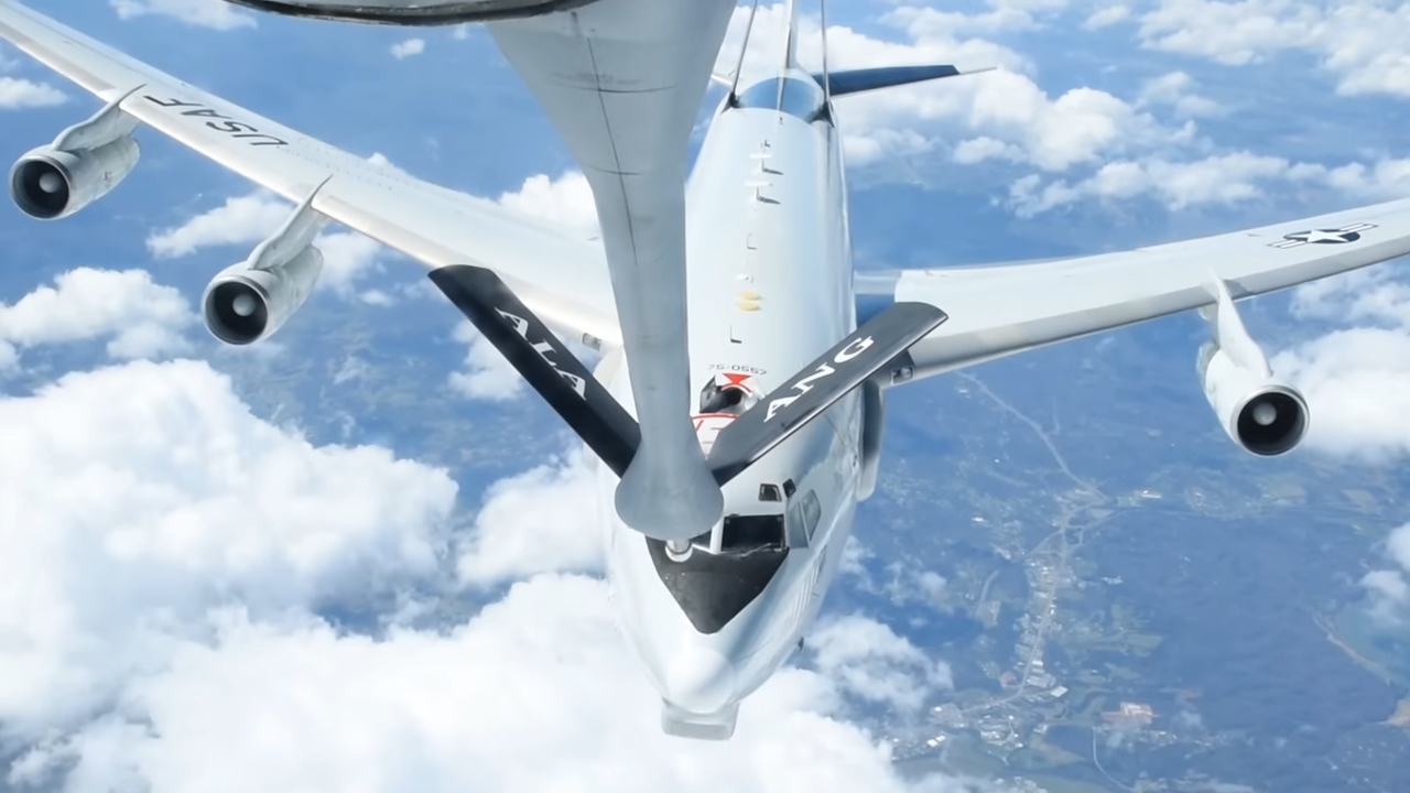 Watch how this radar detects missiles hundreds of miles away - "No escape"