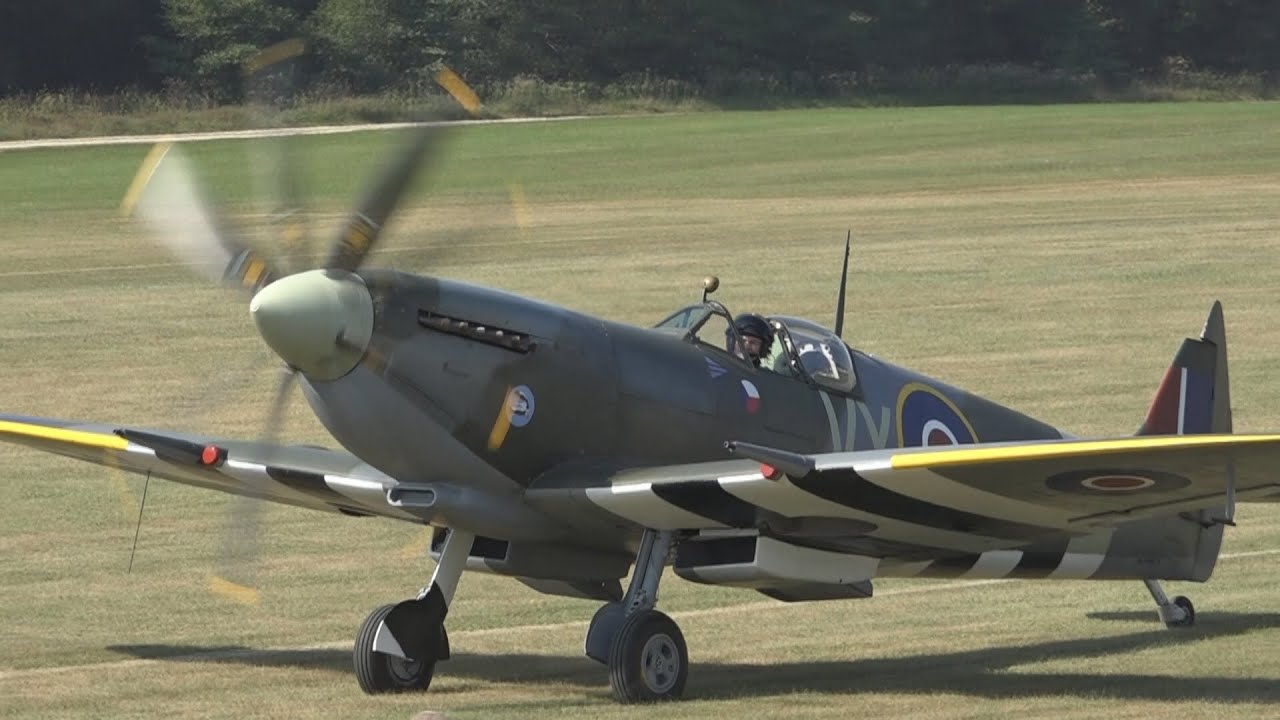 Watch Stephen Stead put the Spitfire through its paces - "Pure Merlin ...