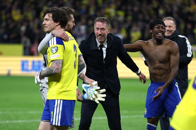 Soccer-Sweden seek redemption after grabbing World Cup lifeline