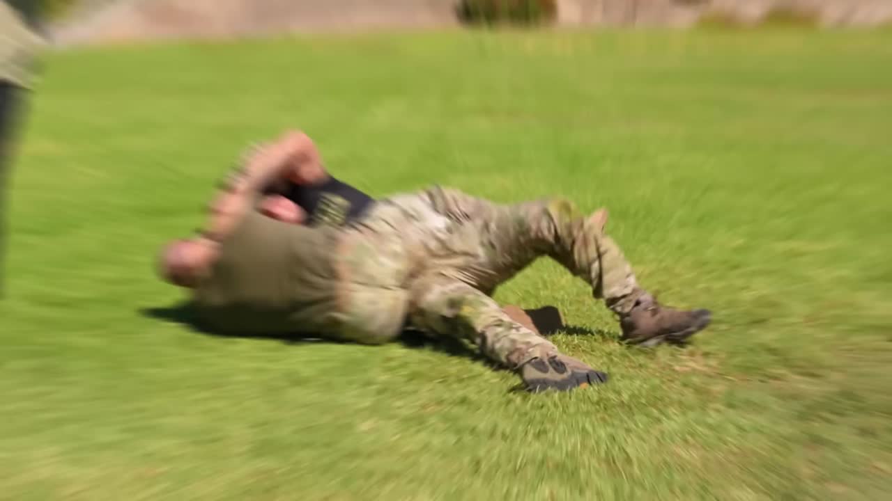What happens when US soldier goes after UK soldier?