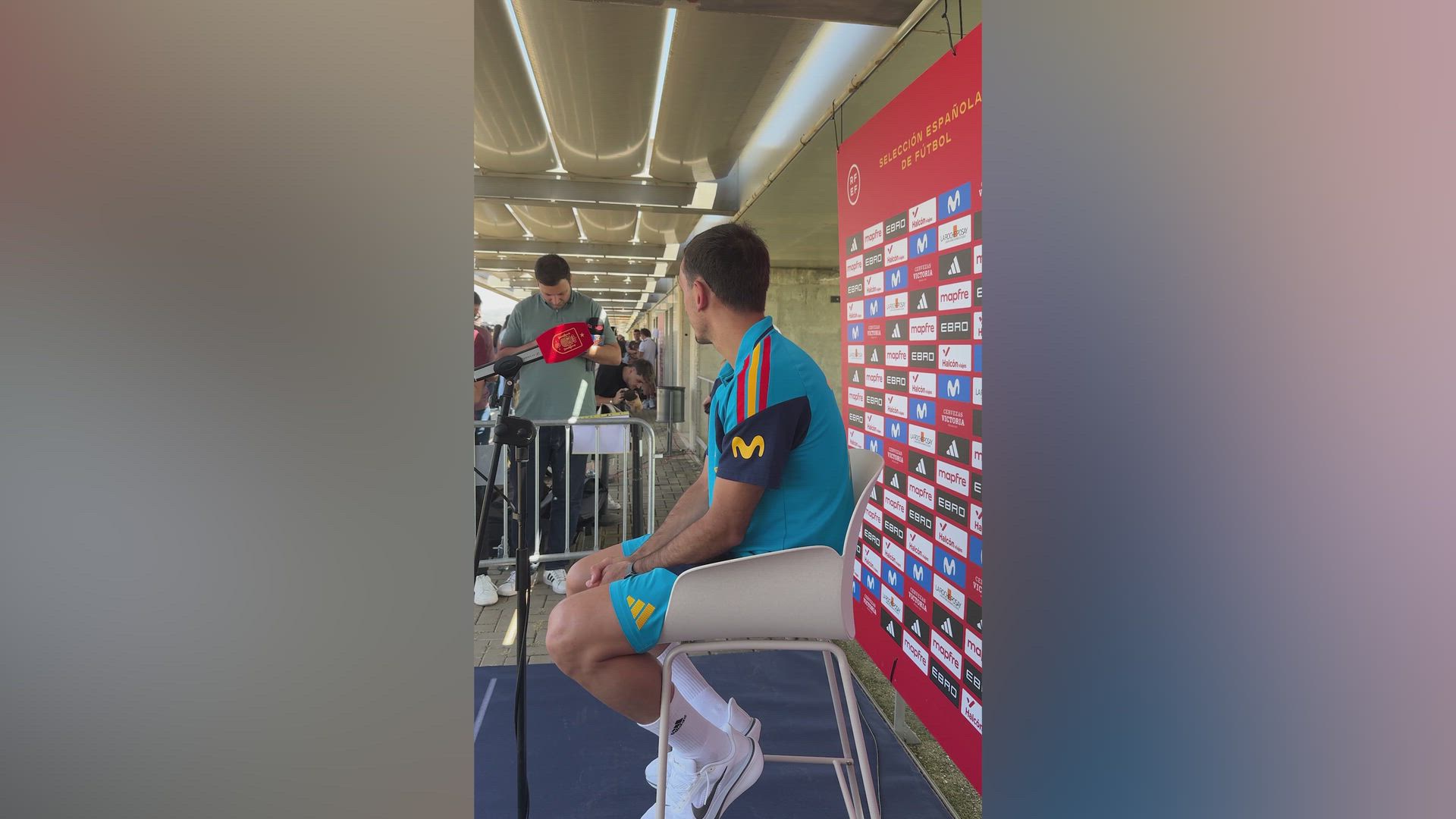 Zona mixta de Mikel Oyarzabal antes del Mundial con la selección ...
