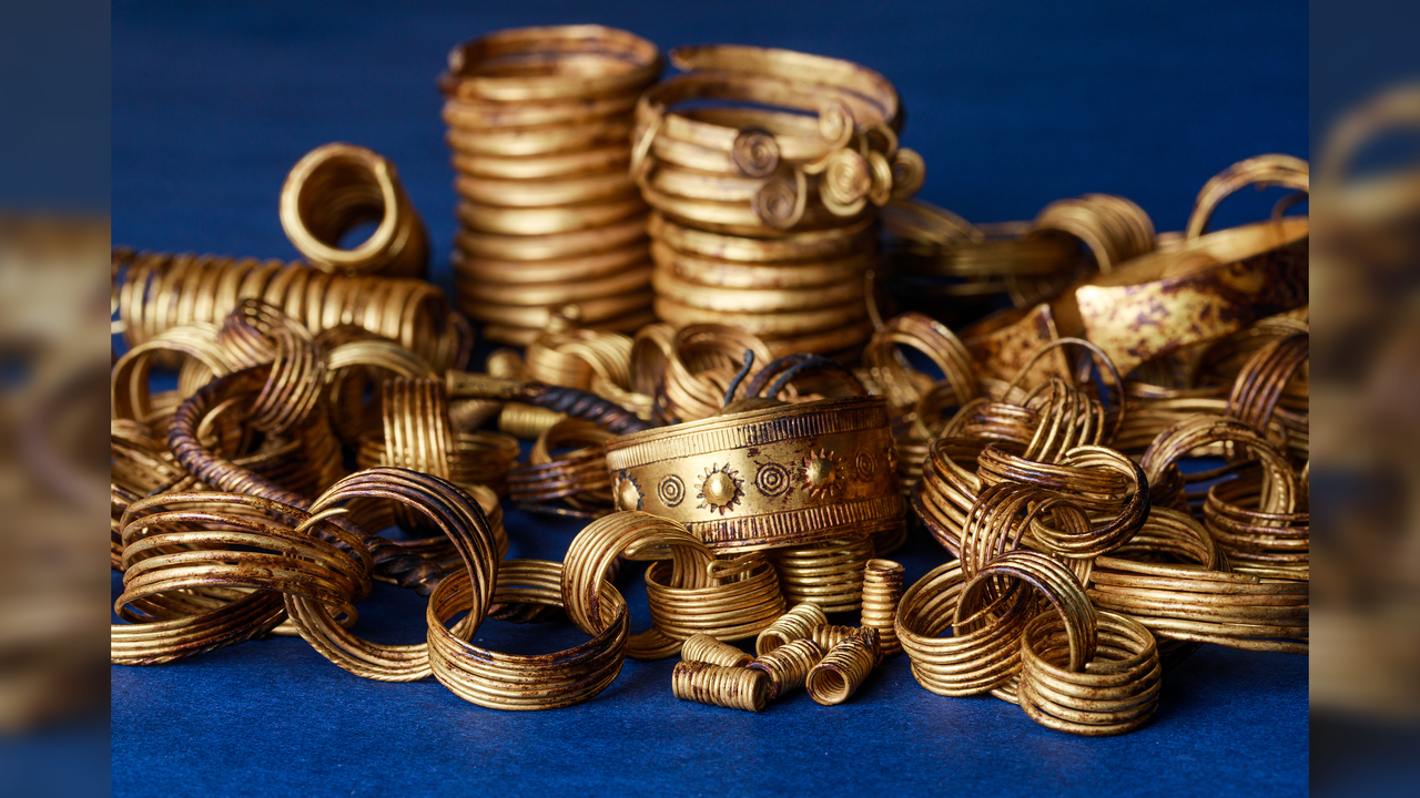 Gessel gold hoard: A 3,300-year-old stash that's one of the largest ...