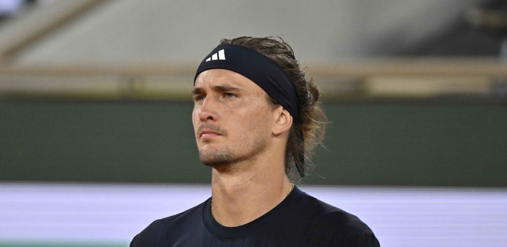 Alizé Cornet sur Zverev, qui mène 2 sets à 1 contre Cobolli en finale ...